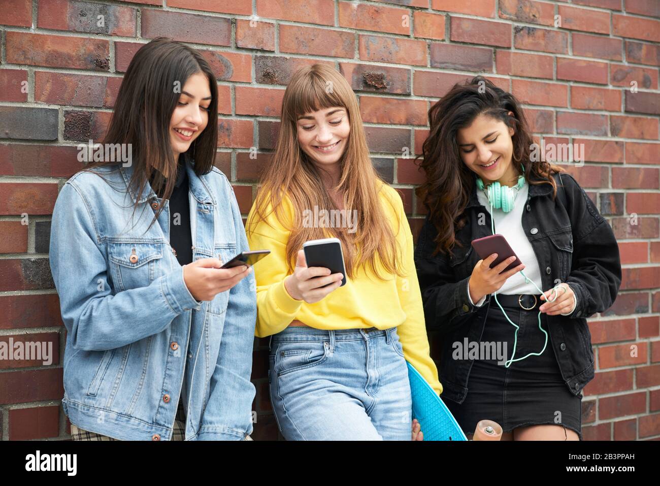 Group of people using phone outdoors hi-res stock photography and ...