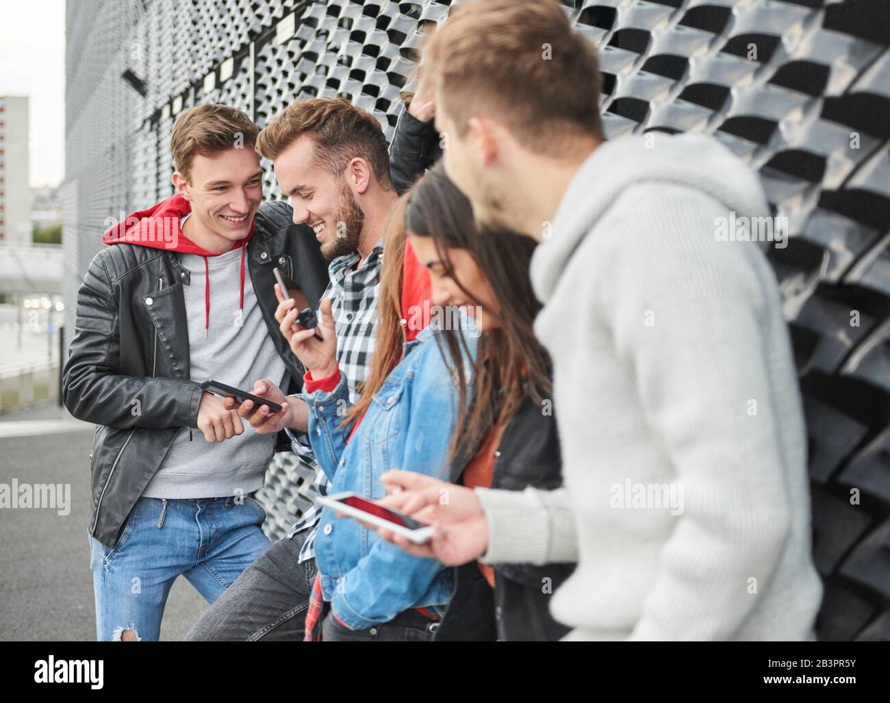 Row people mobile phone hi-res stock photography and images - Alamy