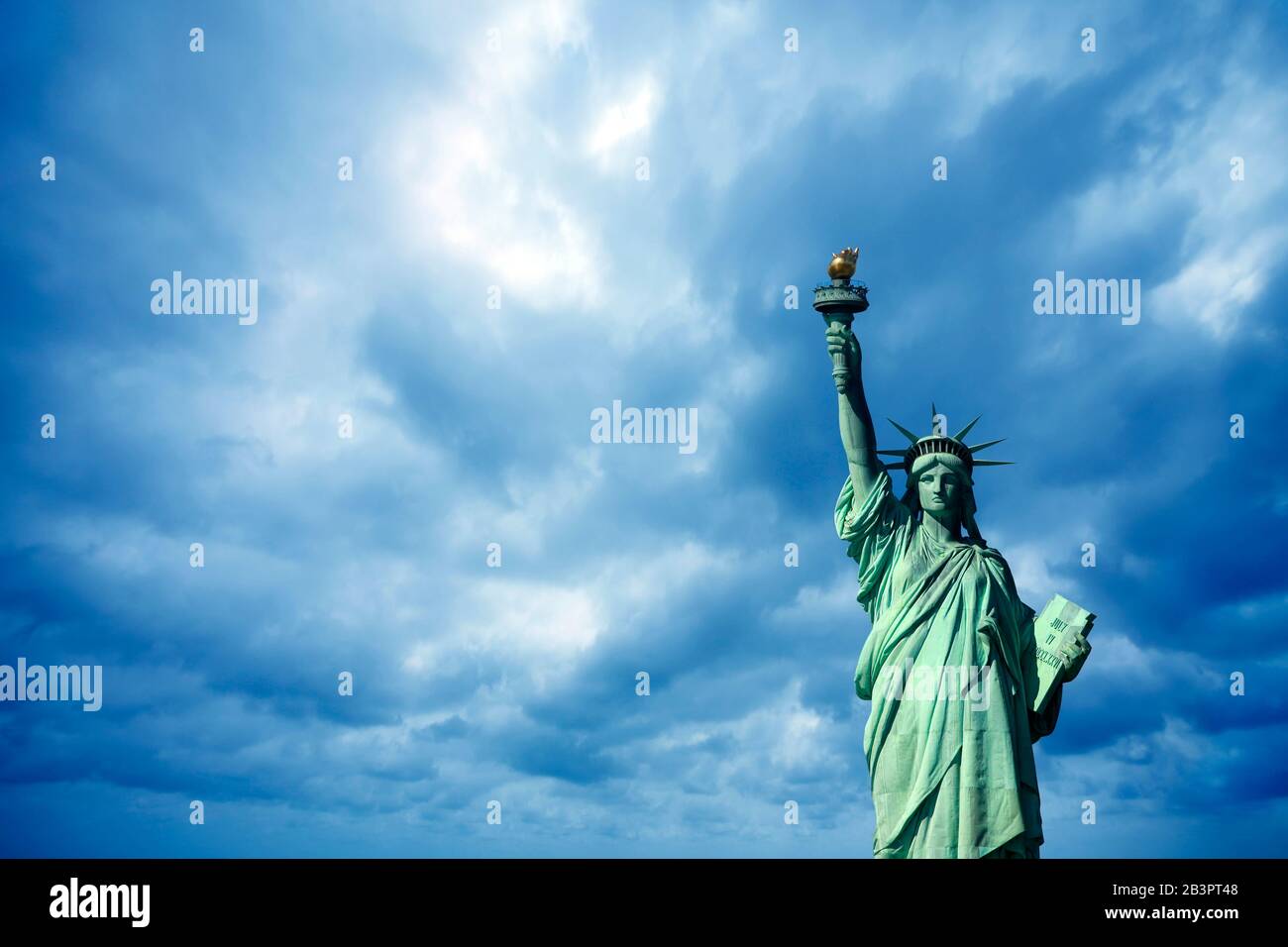 Statue of libety on blue sky background Stock Photo - Alamy