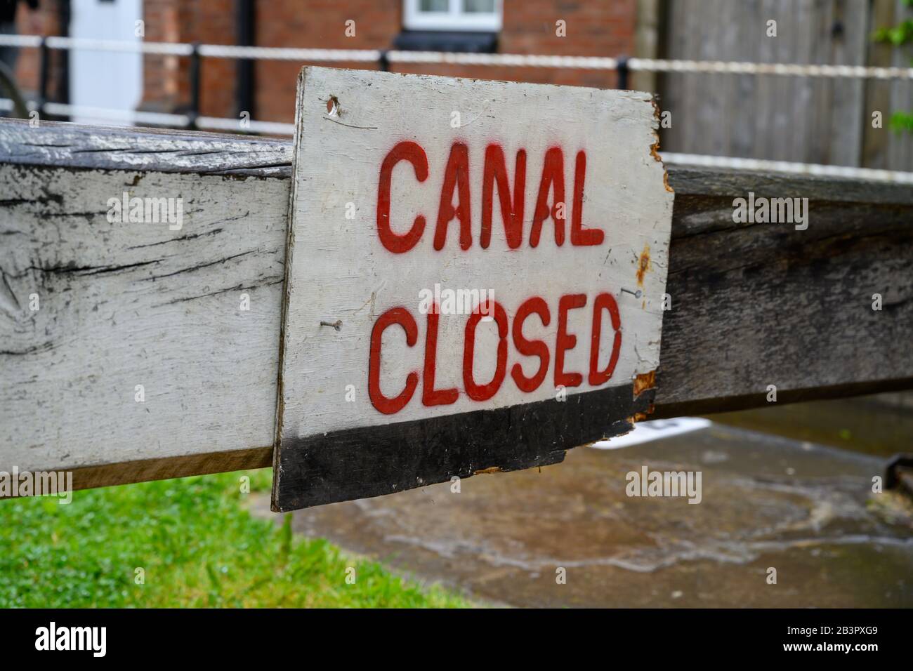 Canal closure sign at Marbury Lock near bridge 22 on the Llangollen ...
