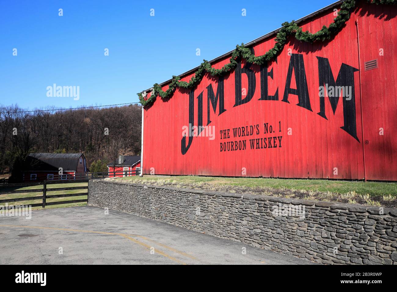 Red barn tasting room of Jim Beam distillery.Clermont.Kentucky.USA ...