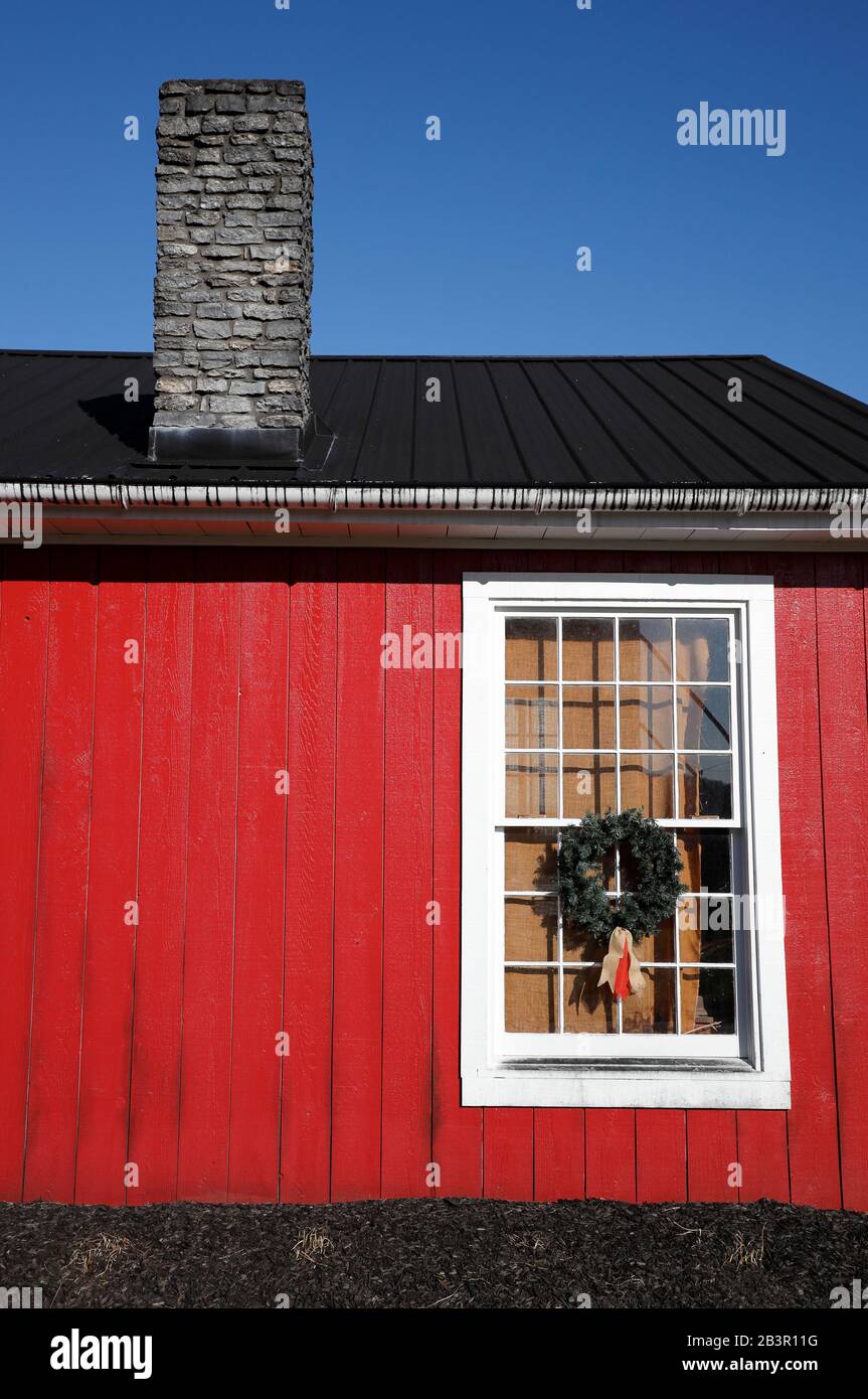 Red barn tasting room of Jim Beam distillery.Clermont.Kentucky.USA ...