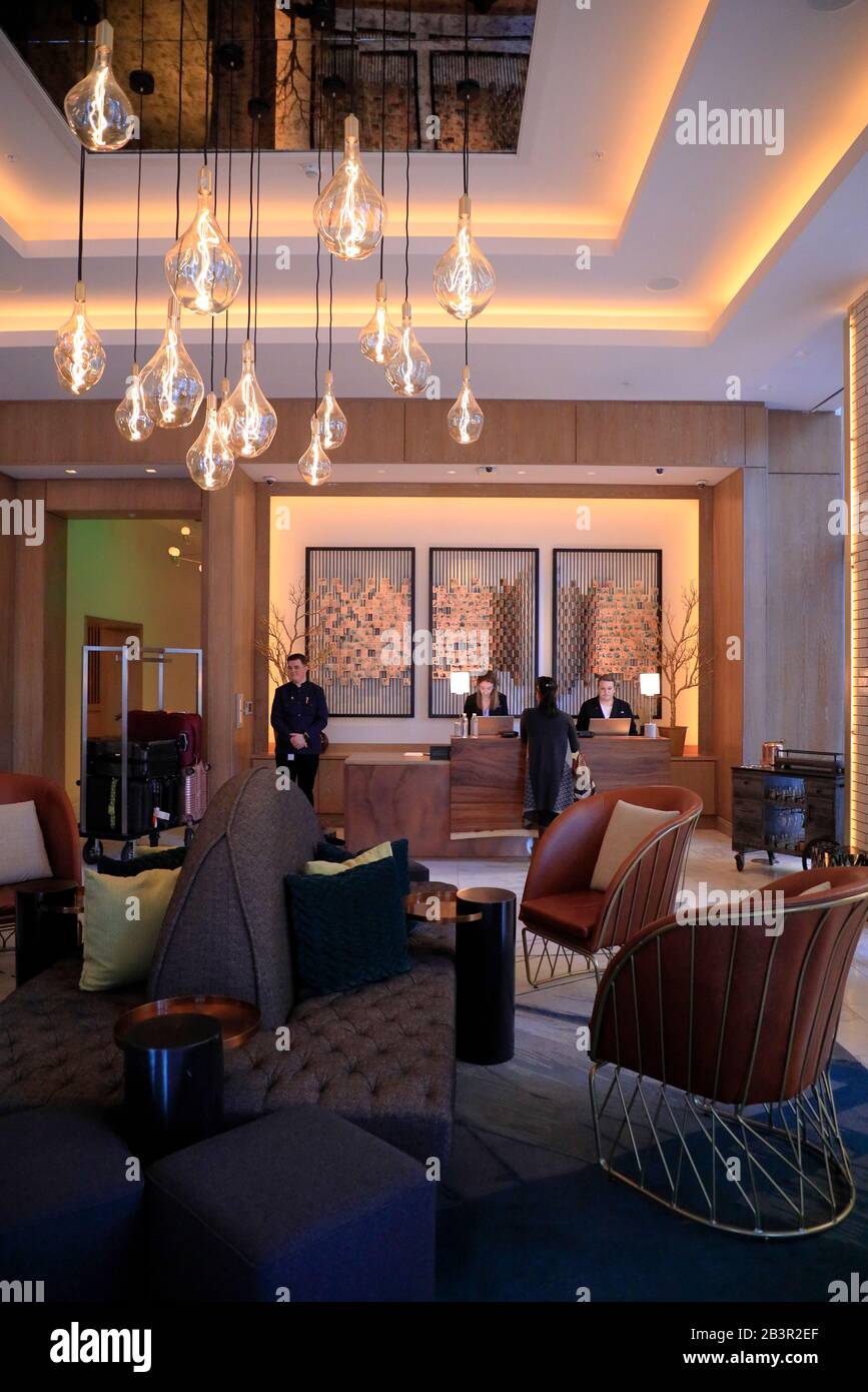 Luxury hotel lobby front desk hi-res stock photography and images - Alamy