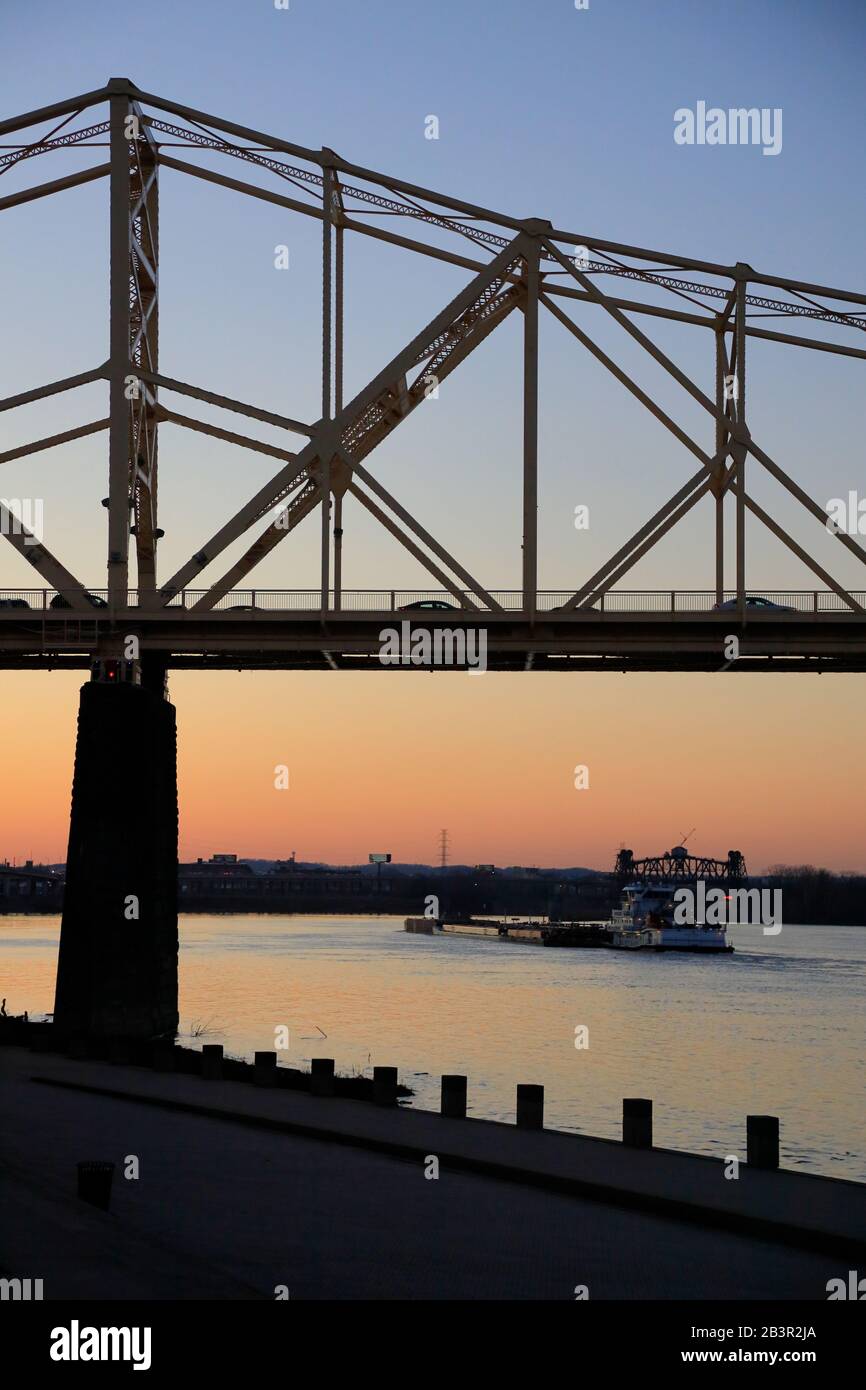 Cantilevered truss bridge hi-res stock photography and images - Alamy