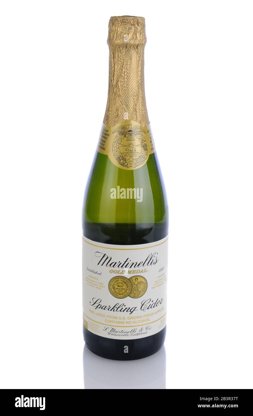 Martinellis sparkling cider hi-res stock photography and images - Alamy