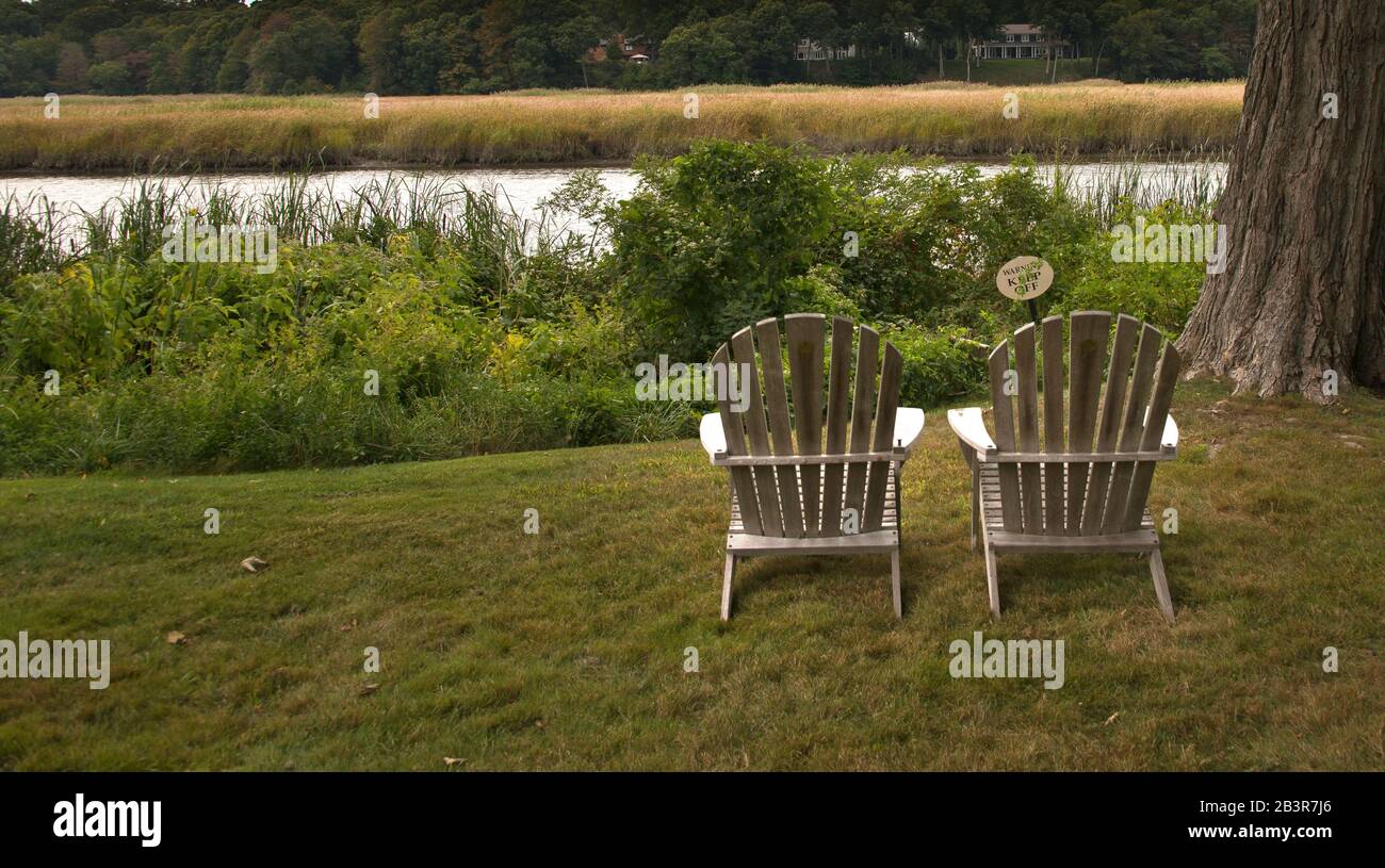 Facing away from camera hi-res stock photography and images - Alamy