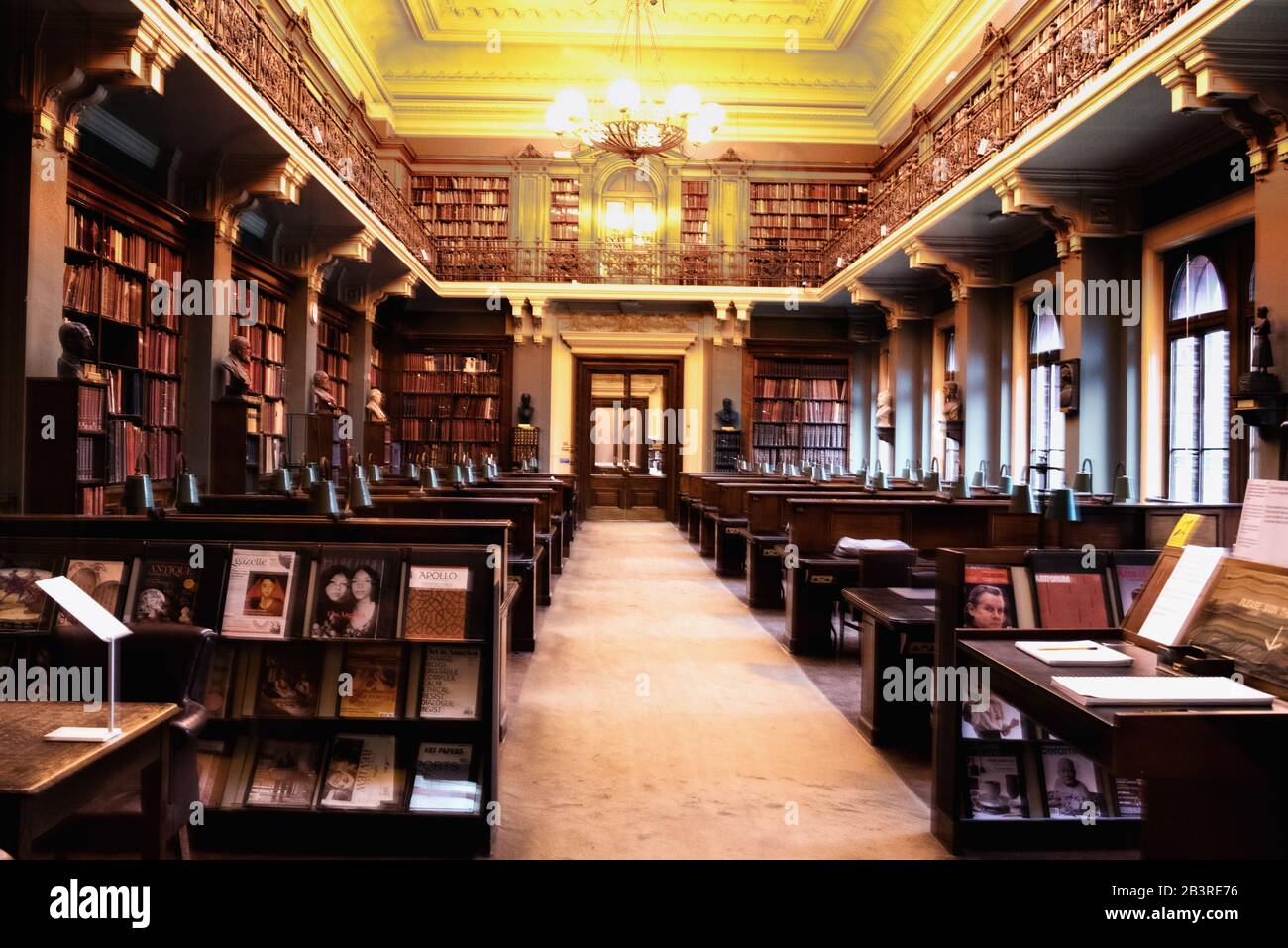 London, V&A Museum, Library Stock Photo - Alamy