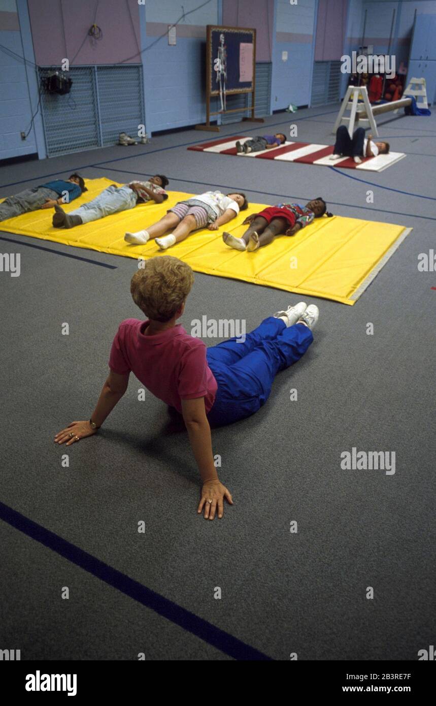 Exercise pe hi-res stock photography and images - Alamy