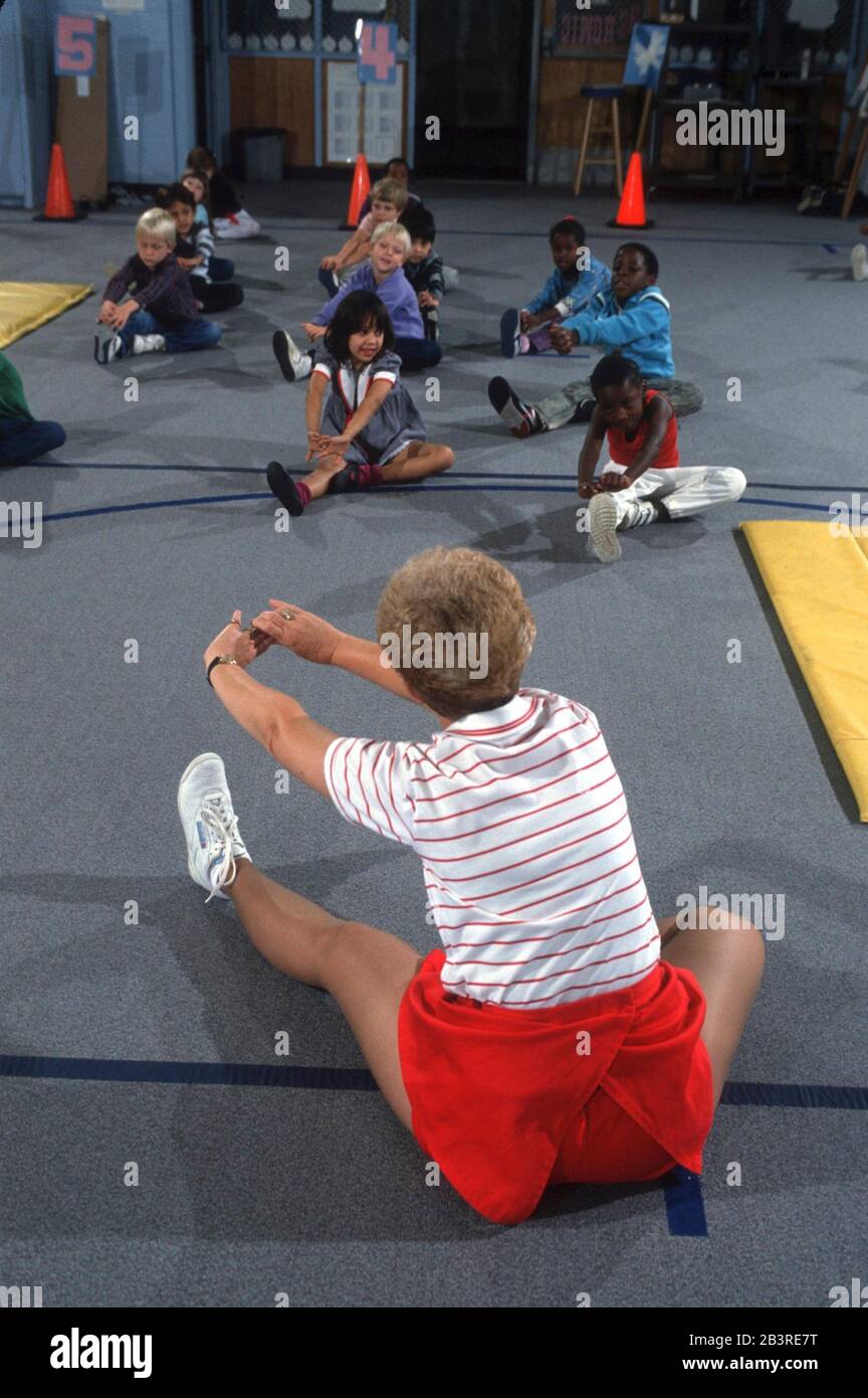 Phys ed stretch stretching hi-res stock photography and images - Alamy