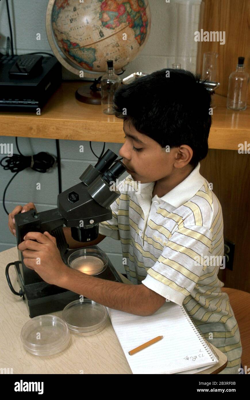 Fourth grade science class' hi-res stock photography and images - Alamy