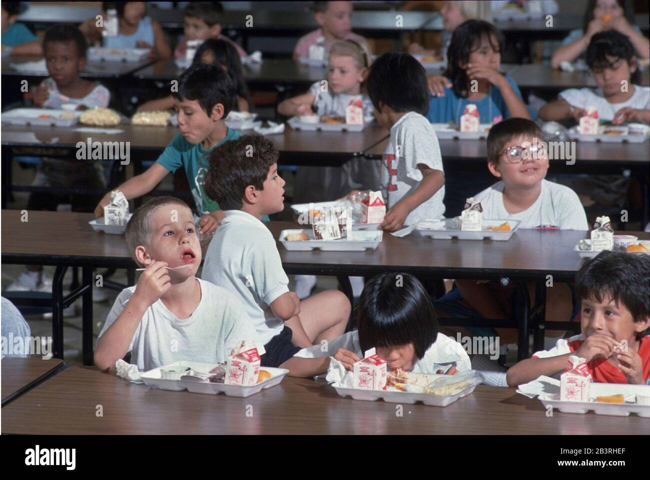 Austin, Texas USA, circa 1989: Students eating lunch at cafeteria at ...