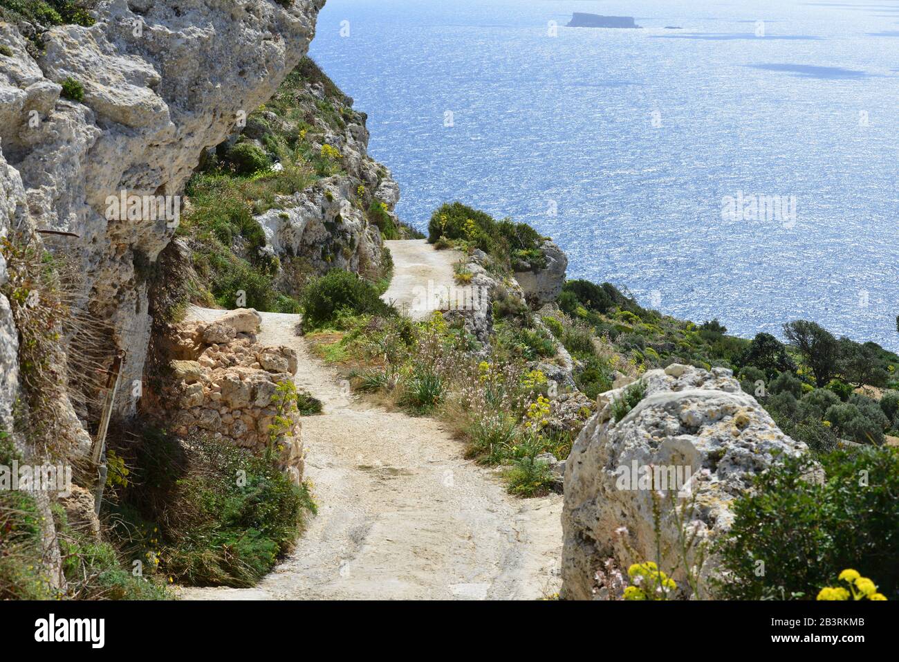 A narrow cliff path on the Dingli cliffs in Malta Stock Photo - Alamy
