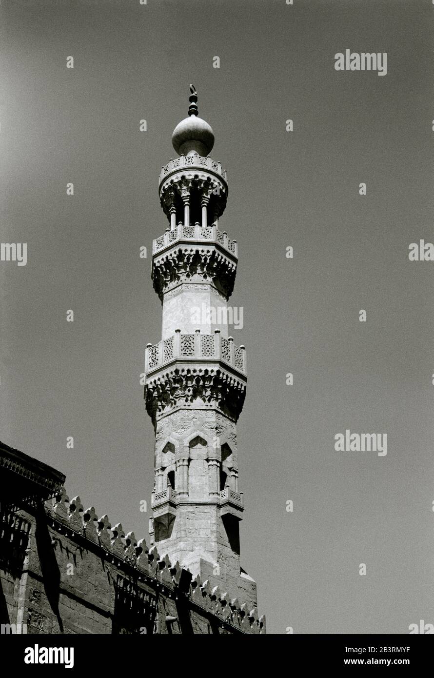 Black And White Travel Photography - Mosque in Ghayt Al Adah in Central ...