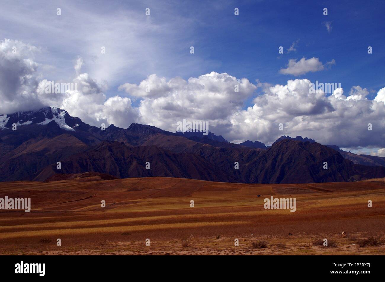 Peru tourism, Andes nature and Inca ruines Stock Photo - Alamy