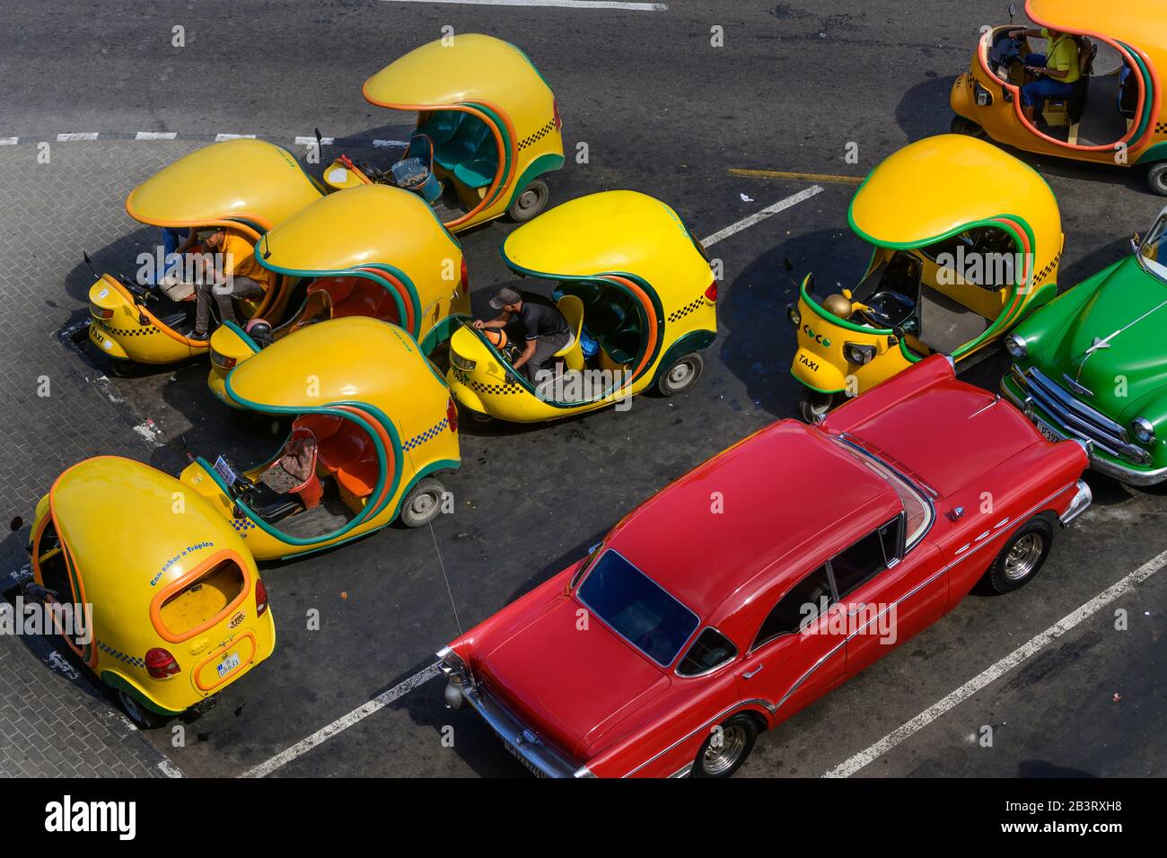 Havana rush hour hi-res stock photography and images - Alamy