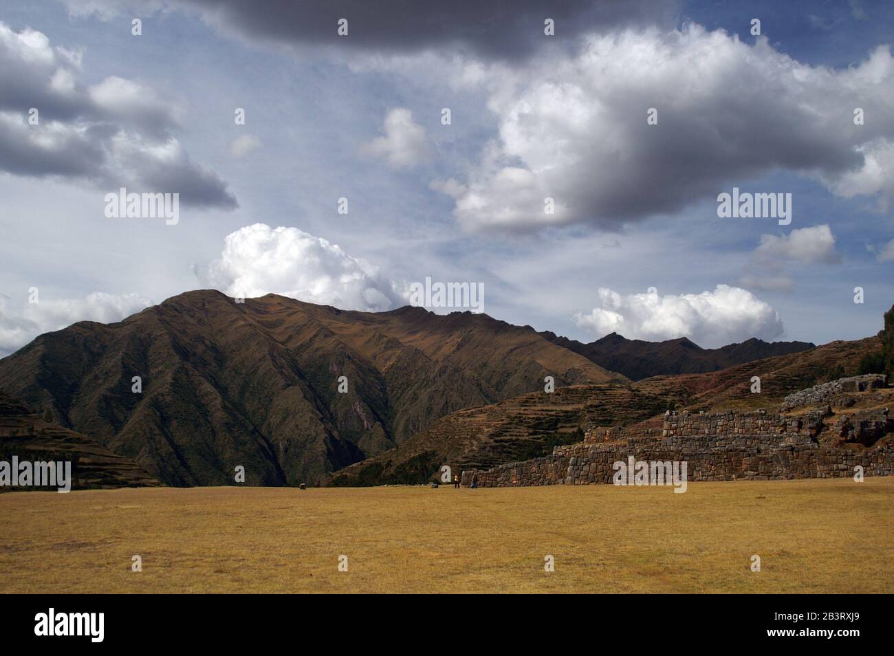 Inca castle ollantaytambo hi-res stock photography and images - Alamy