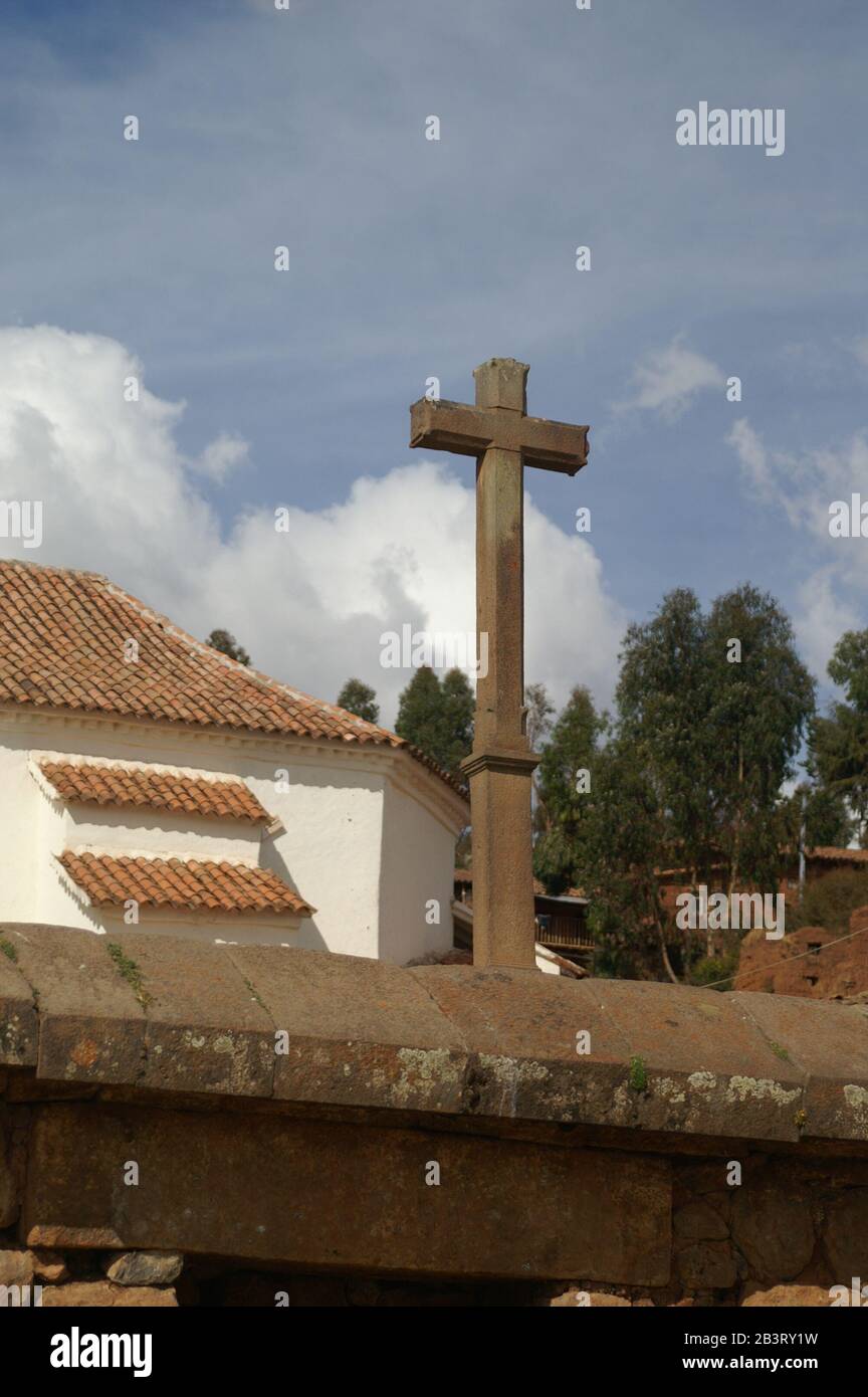 Spanish cross and Inca ruins - peruvian cultural heritage in Ands ...