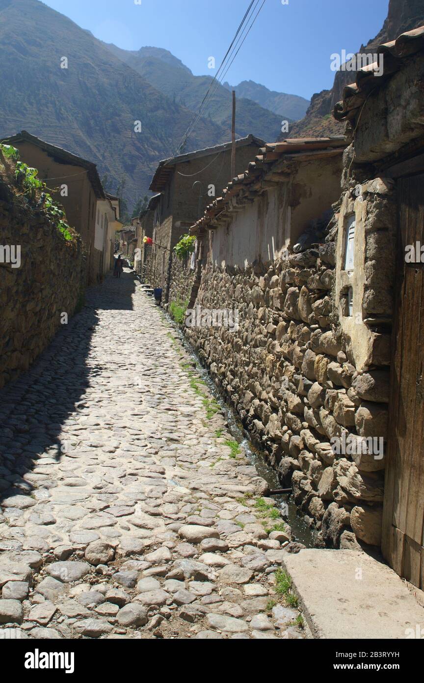 ollantaytambo town in sacred valley, ruins Stock Photo - Alamy