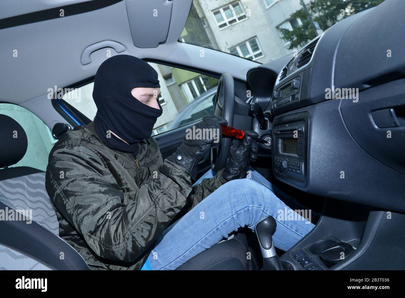 Auto einbruch hi-res stock photography and images - Alamy