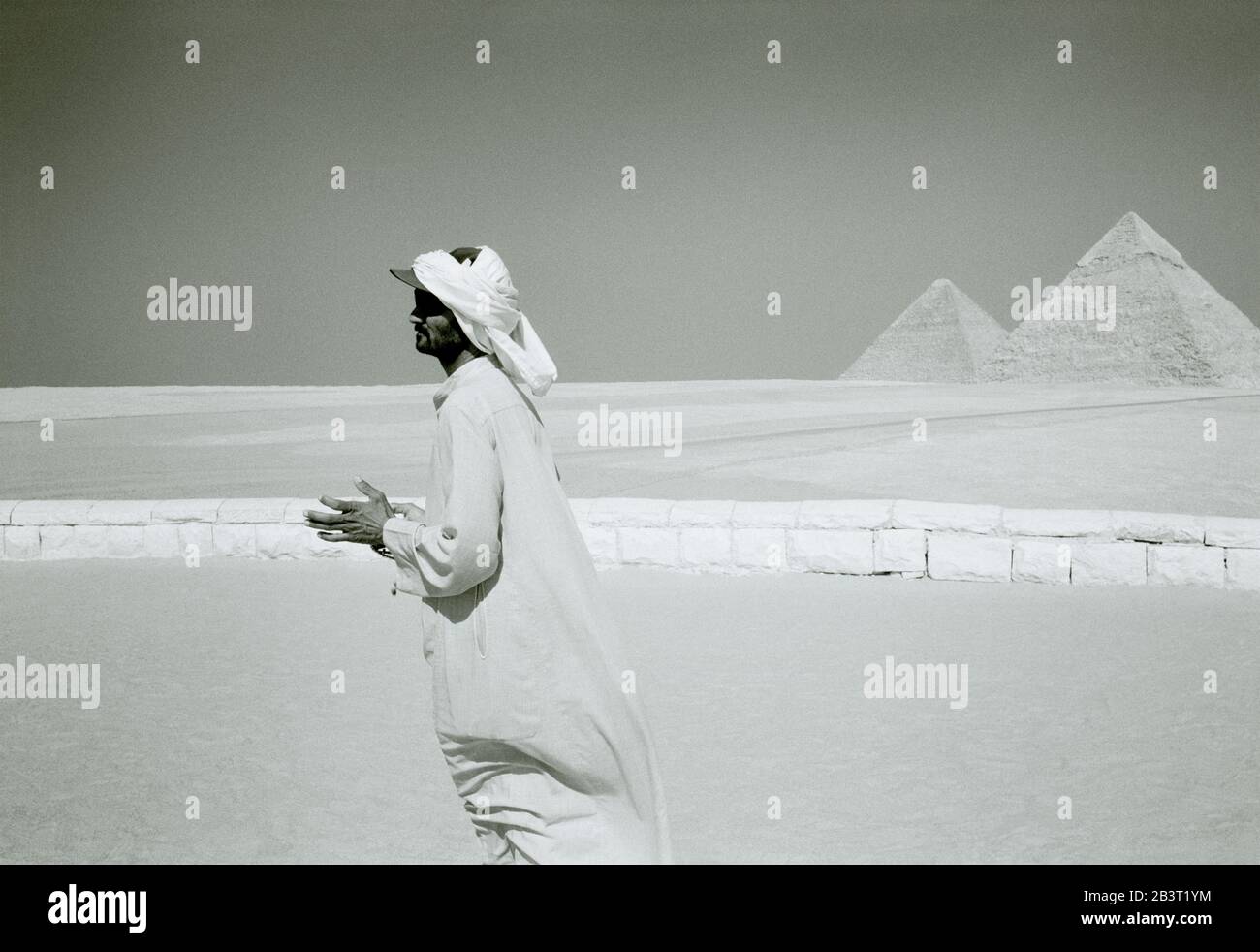 Black And White Travel Photography - Pyramid of Khafre and The Great ...