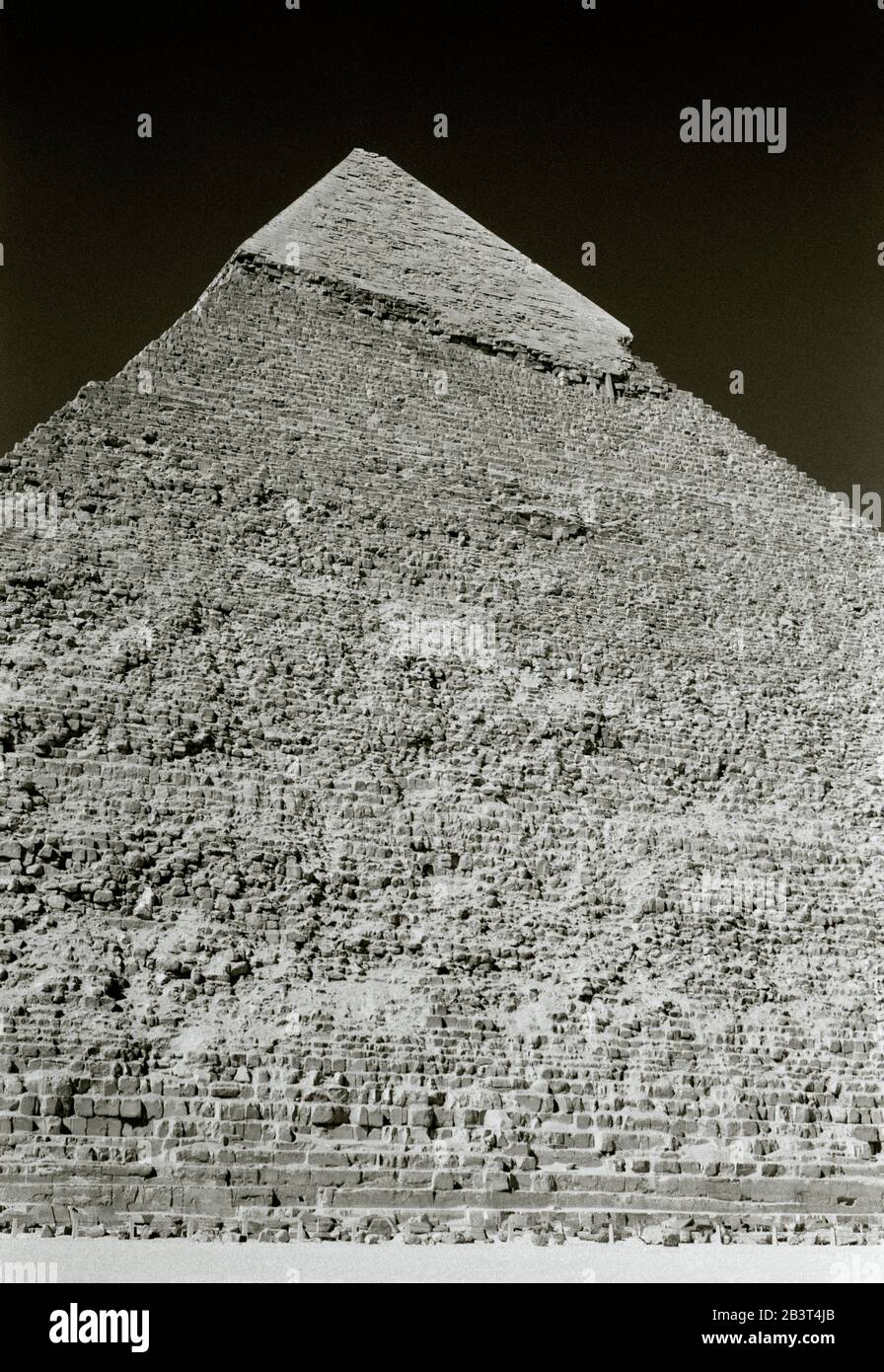 Black And White Travel Photography - Pyramid of Khafre at the Pyramids ...