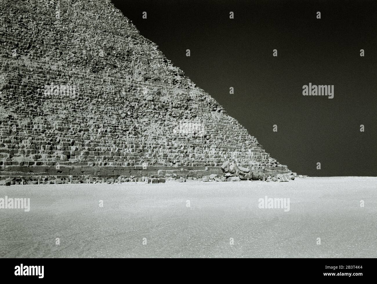 Black And White Travel Photography - Pyramid of Khafre at the Pyramids ...