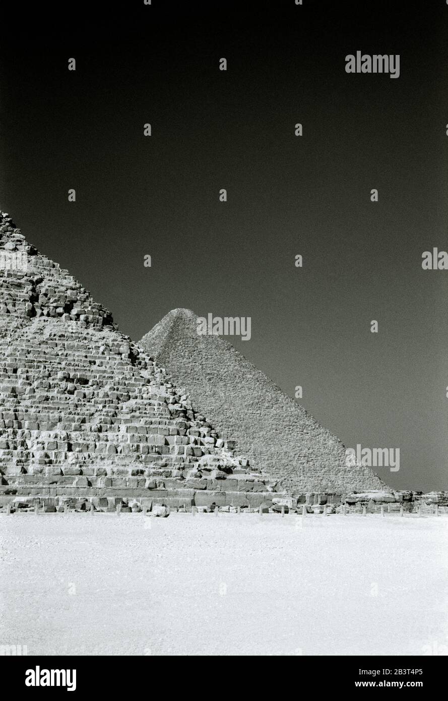 Black And White Travel Photography - Pyramid of Khafre and The Great ...