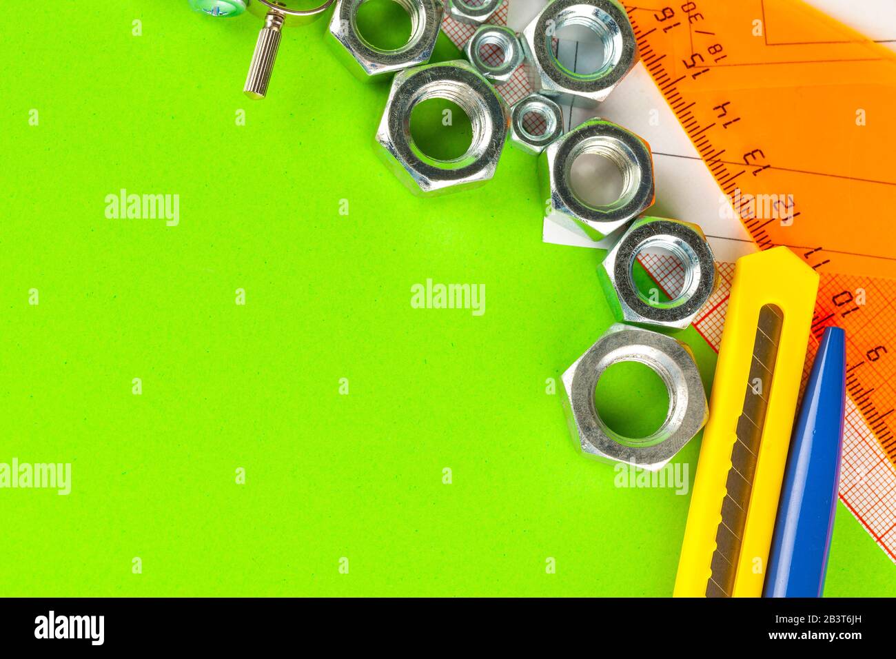 Engineering tools. Bolts and nuts on green background Stock Photo - Alamy