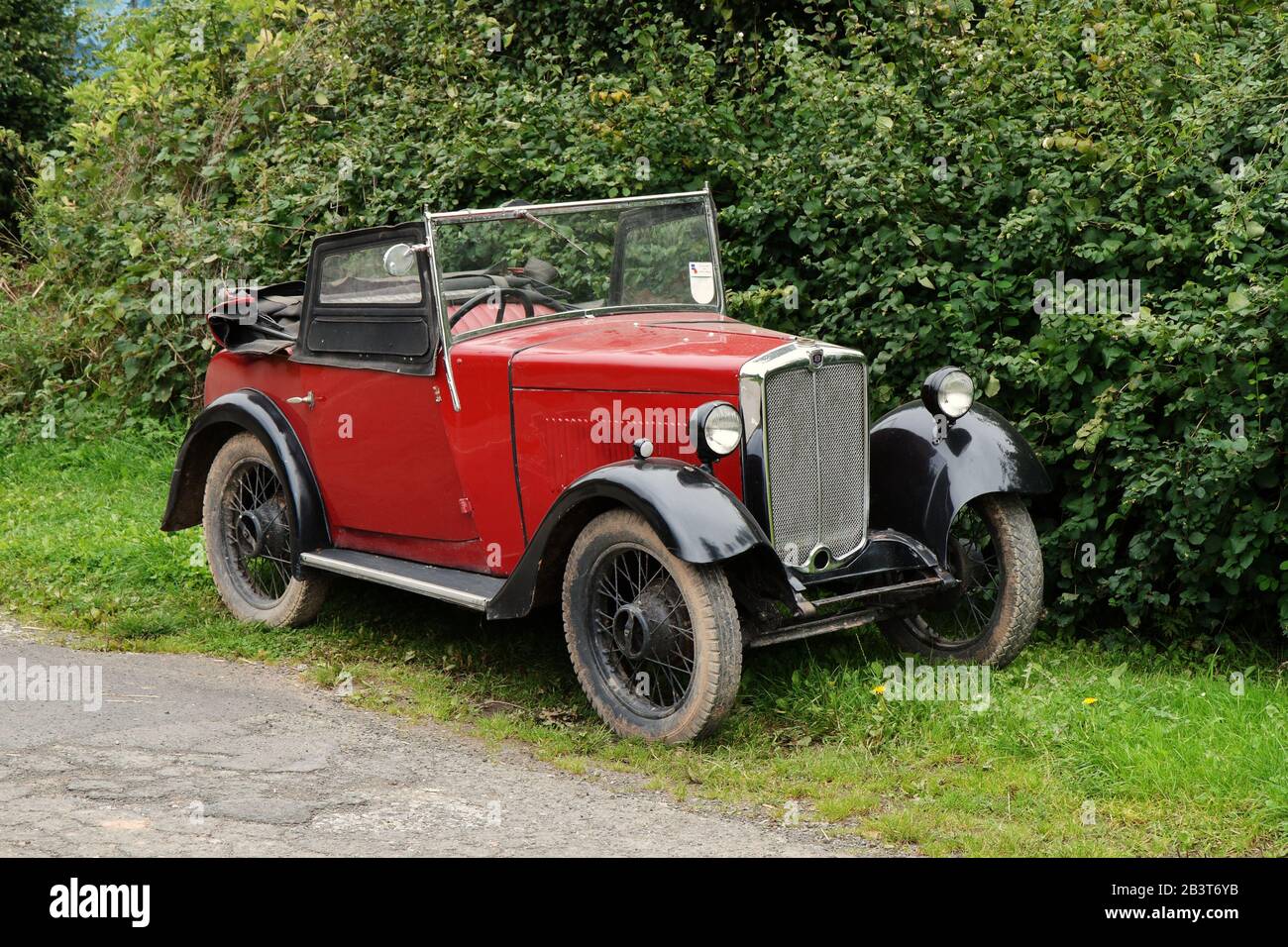 Vintage Morris Motor Car parked on a quiet English lane Stock Photo - Alamy