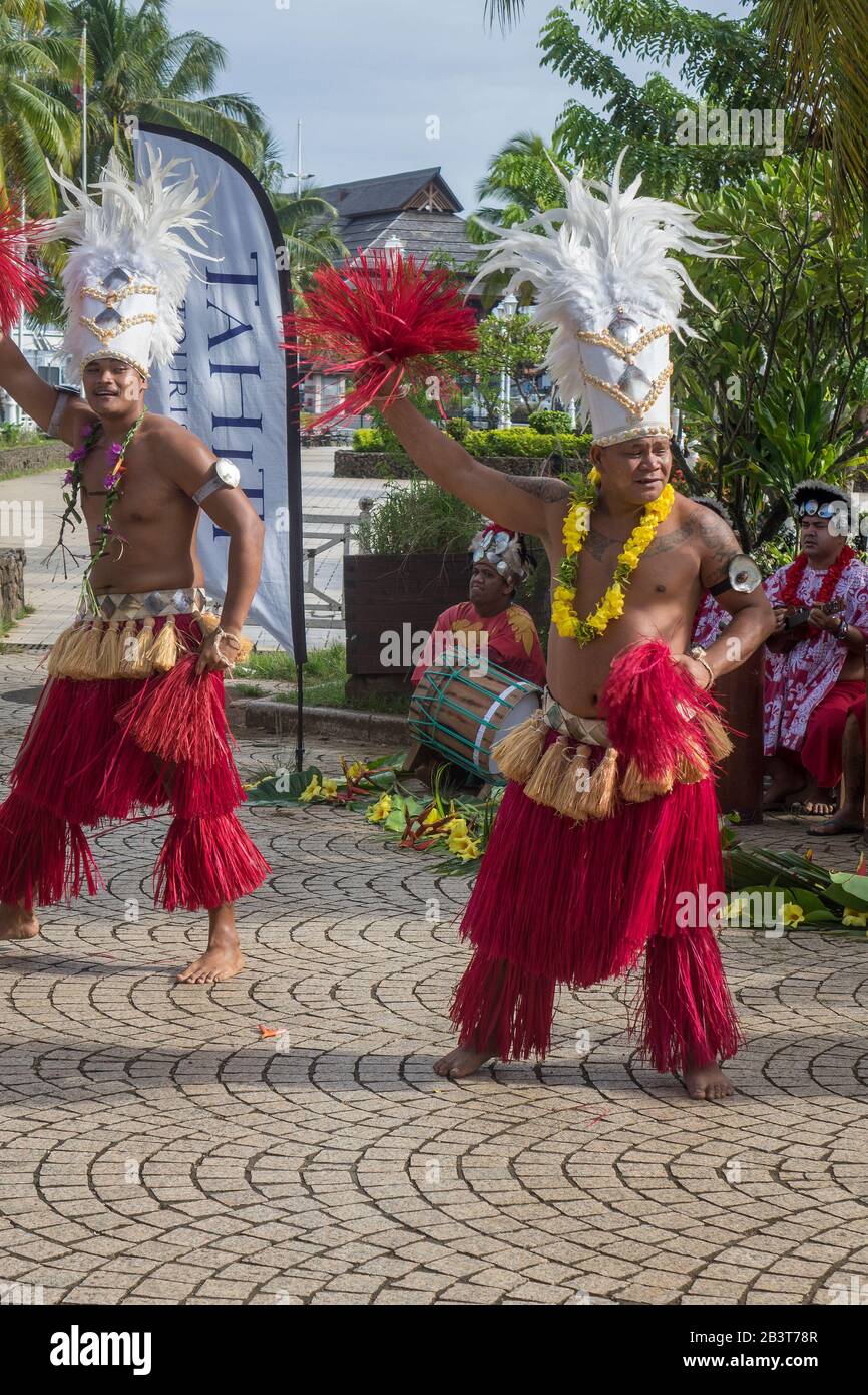 French Polynesia, Society Islands, Tahiti, Papeete, traditional dancers ...