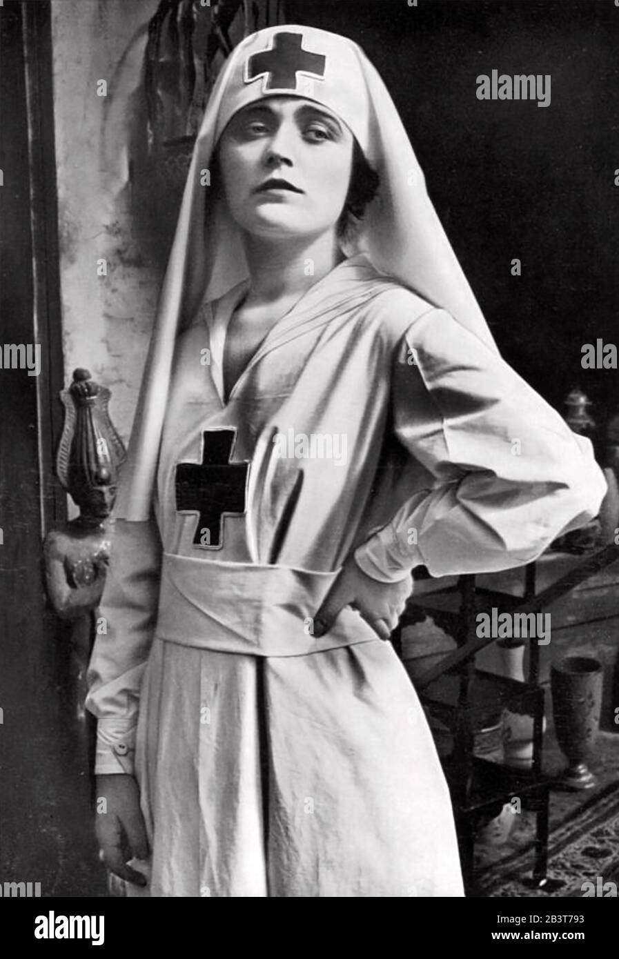 POLA NEGRI (1897-1987) Polish stage and film actress in the 1919 silent ... POLA NEGRI (1897-1987) Polish stage and film actress in the 1919 silent ...