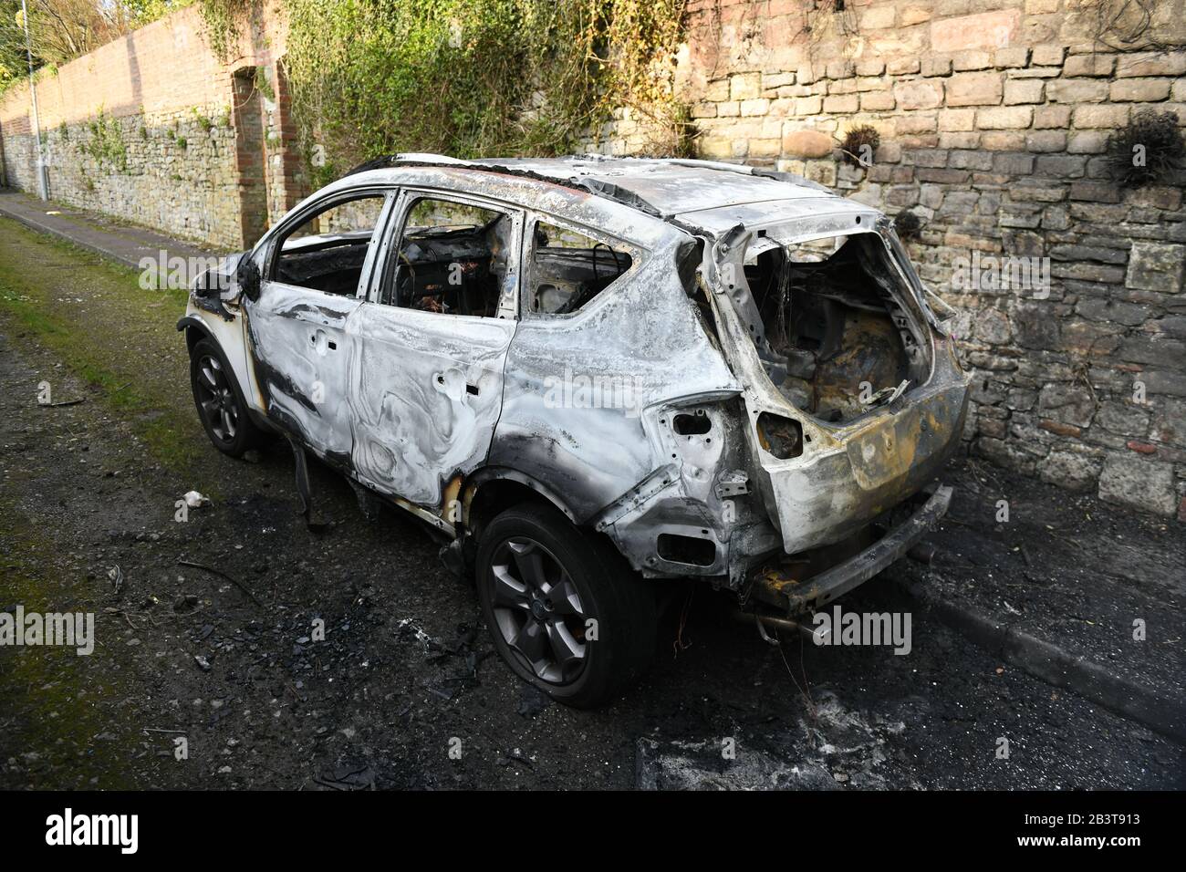 Damaged ford hi-res stock photography and images - Alamy