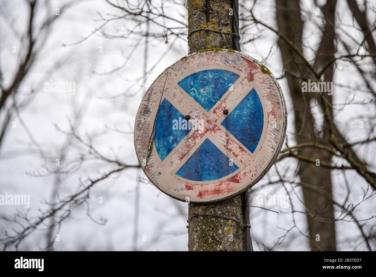 Traffic grunge sign sign Stopping prohibited Stock Photo - Alamy