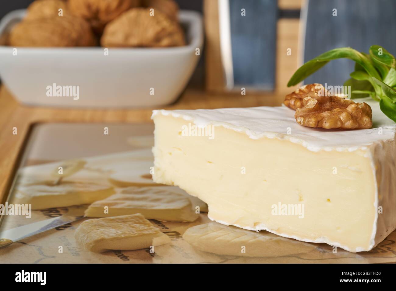 Wood cheese board hi-res stock photography and images - Alamy