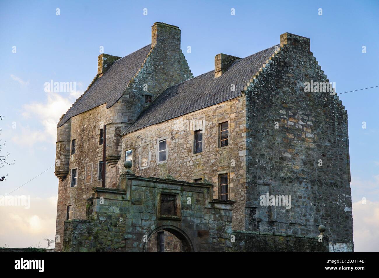 Midhope Castle represents Lallybroch in the TV series of Outlander ...