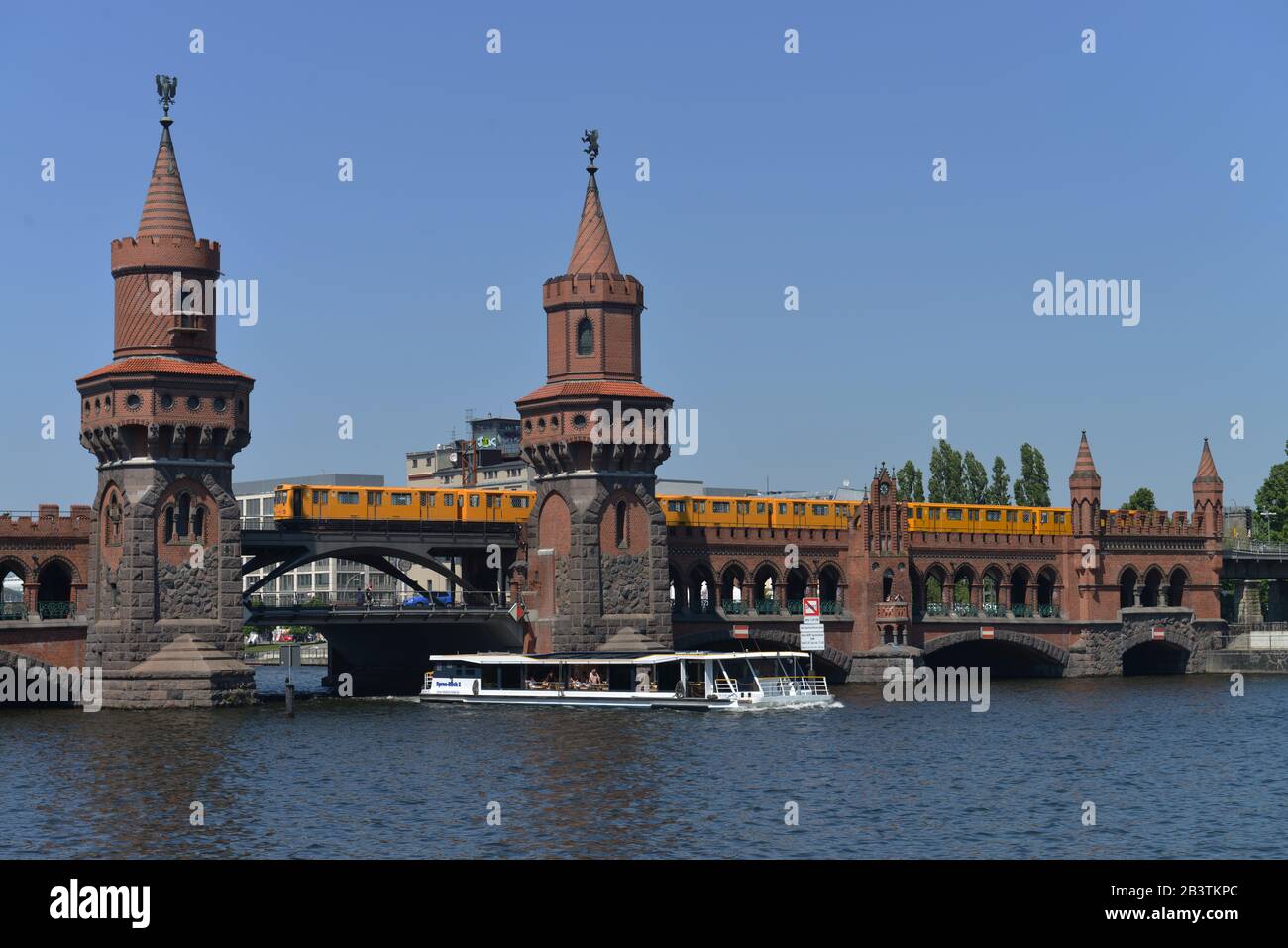 U bahn bruecke hi-res stock photography and images - Alamy