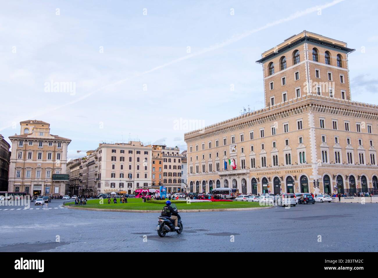 Palazzo venezia rome italy hi-res stock photography and images - Alamy