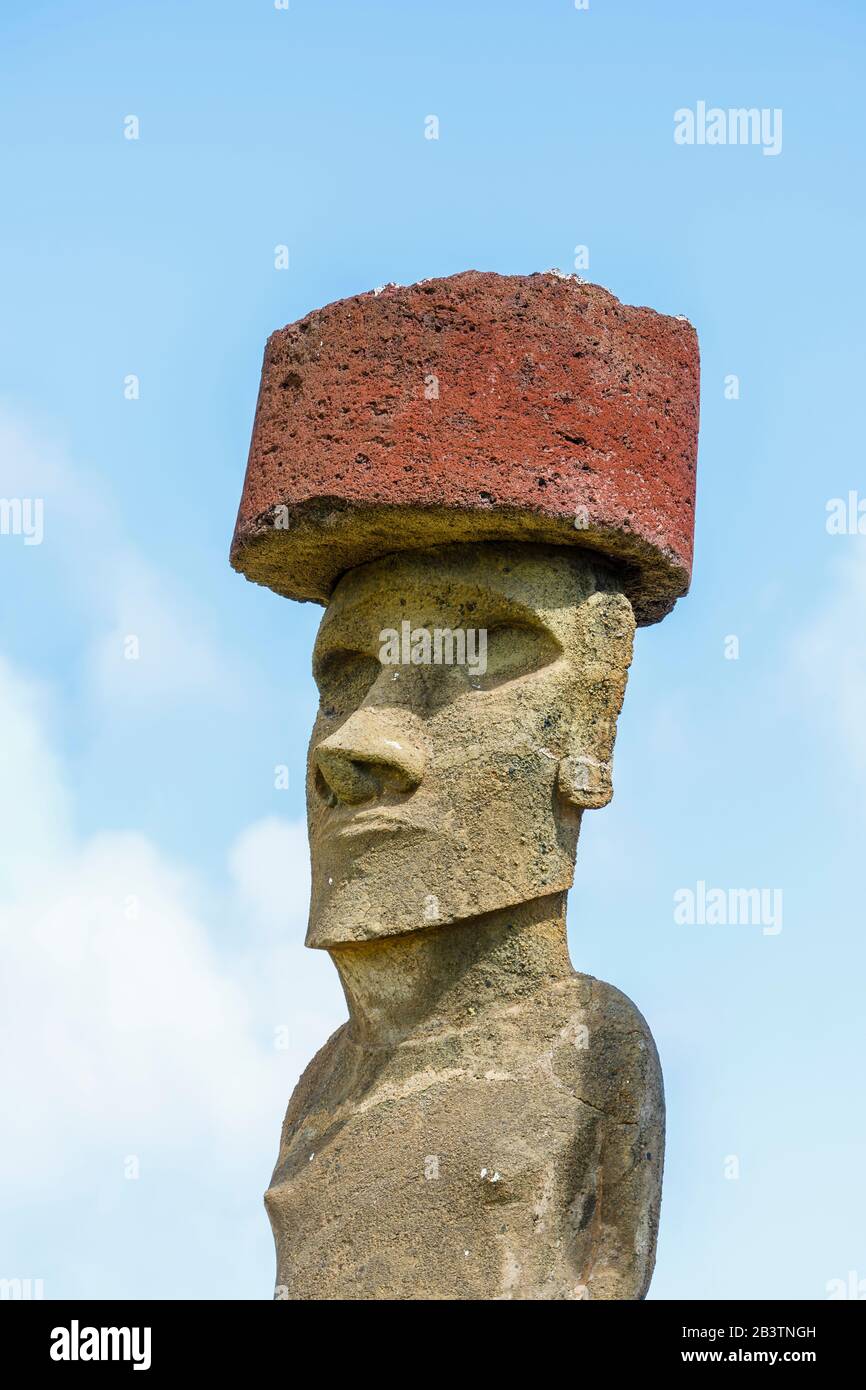 Big hat beach hi-res stock photography and images - Alamy