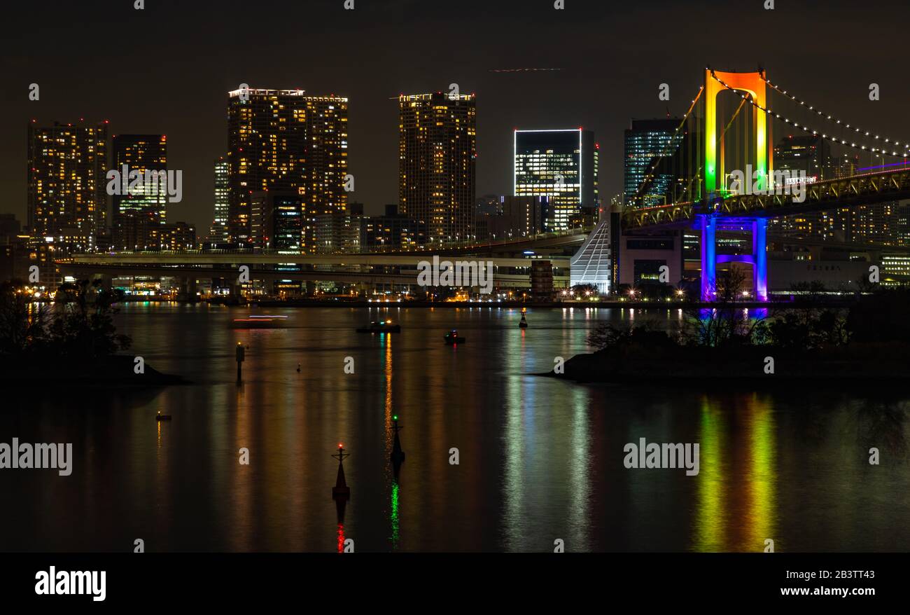 A picture of the illuminated Rainbow Bridge, in the Tokyo Bay, at night ...