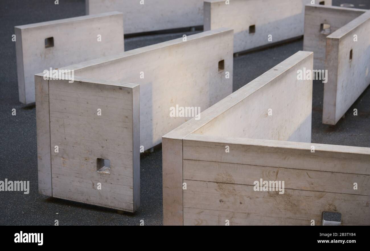 Stone maze hi-res stock photography and images - Alamy