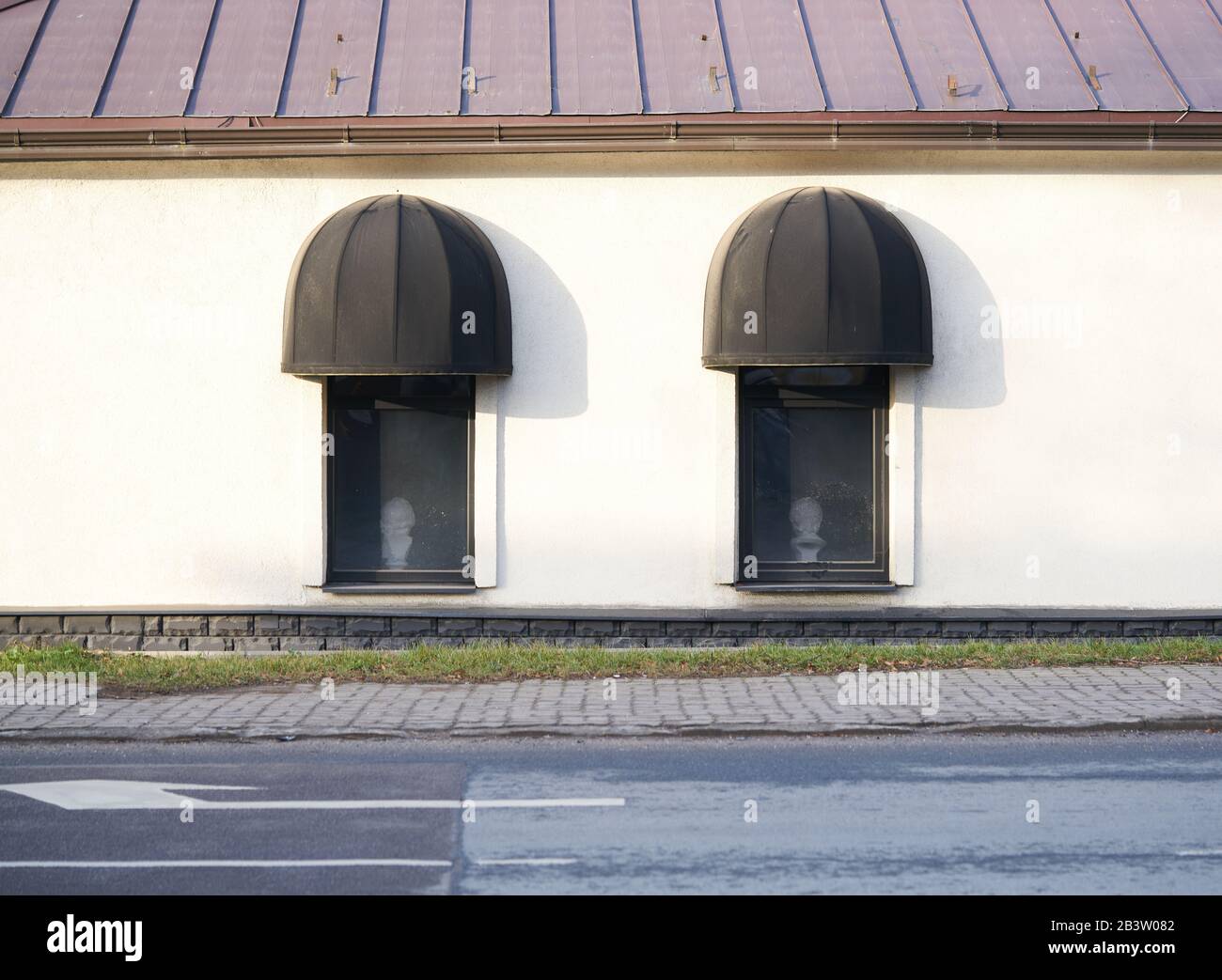 Modern windows outside curtain hi-res stock photography and images - Alamy