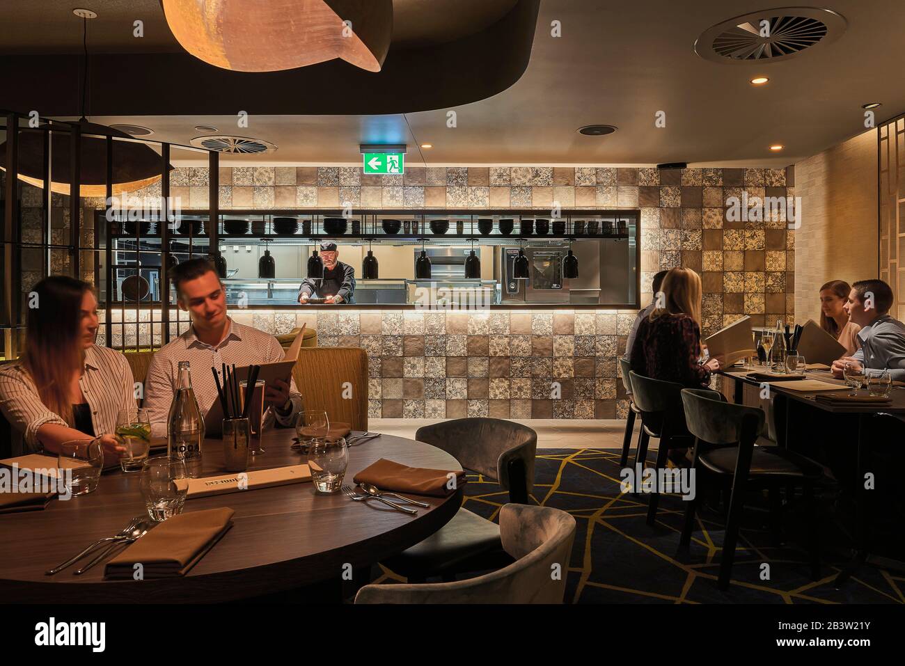 Restaurant kitchen through window hi-res stock photography and images ...