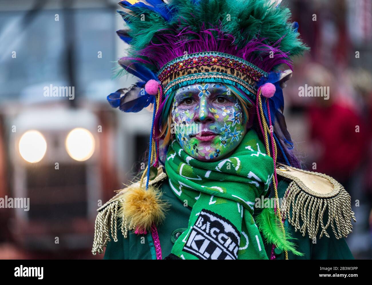 Dutch man in traditional dress hi-res stock photography and images - Alamy