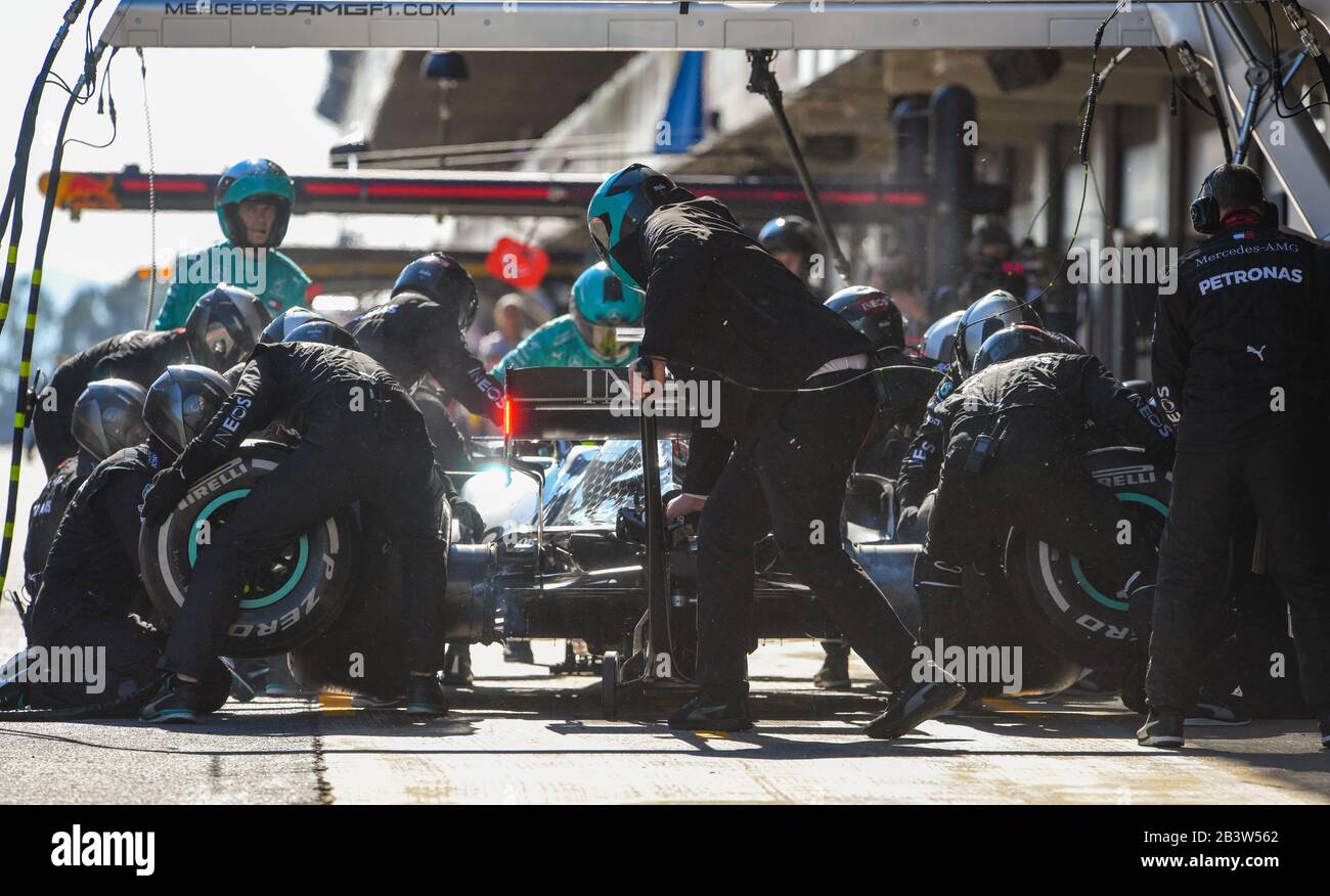Mercedes formula one pit crew hi-res stock photography and images - Alamy
