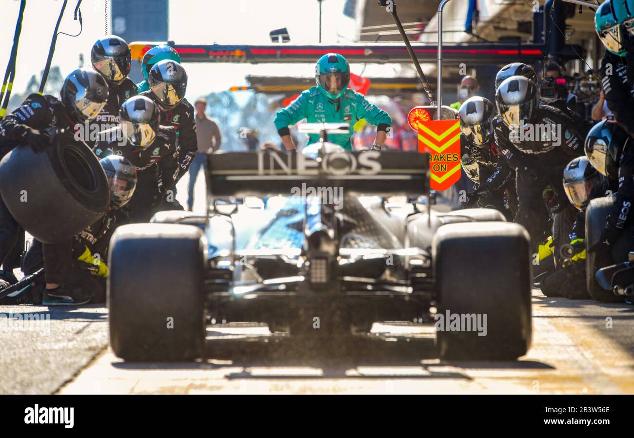 Mercedes formula one pit crew hi-res stock photography and images - Alamy
