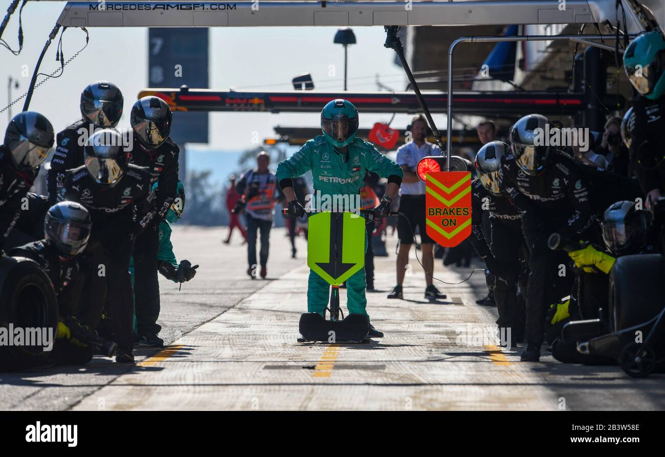 Racing team ready at pit stop hi-res stock photography and images - Alamy