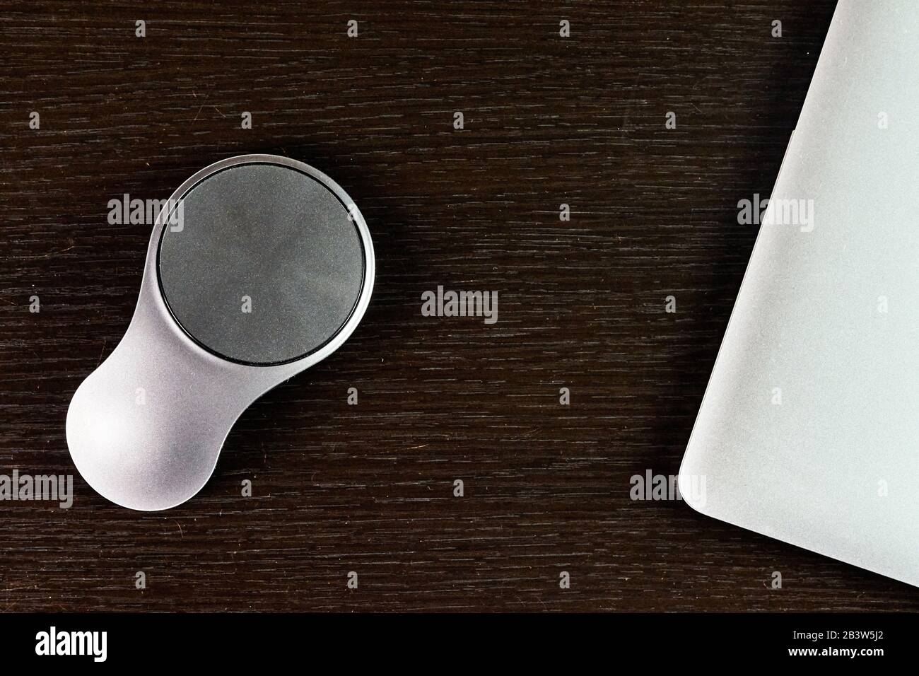 Modern laptop computer with mouse isolated Stock Photo - Alamy