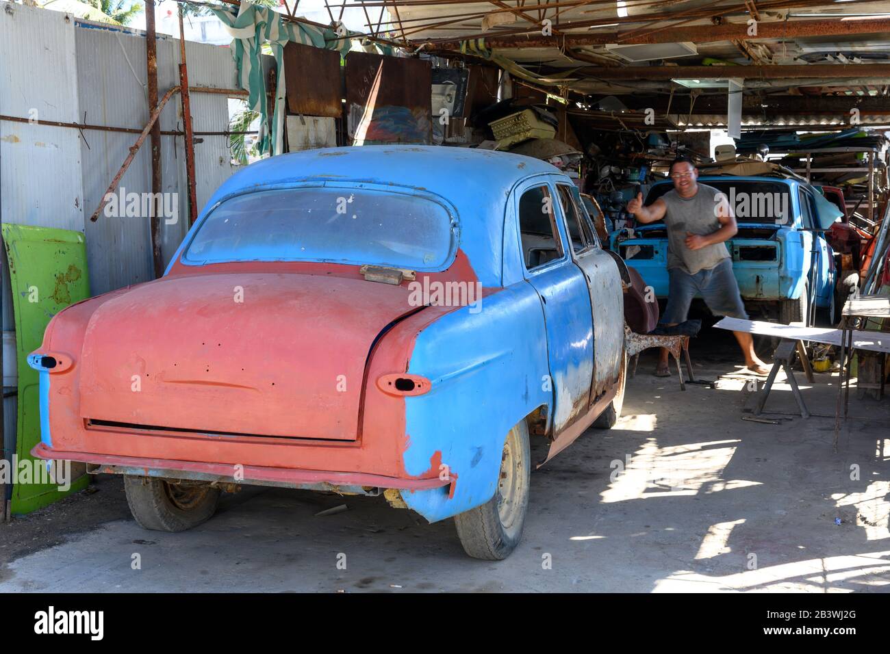 Garage havana cuba hi-res stock photography and images - Alamy
