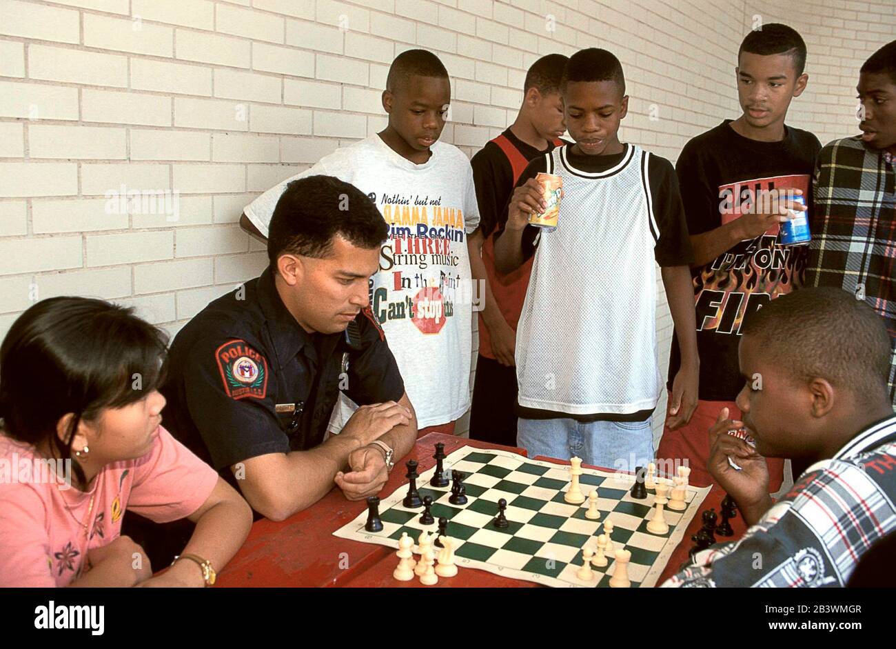 Austin, Texas USA, 1998: Group of students watch male police officer in ...
