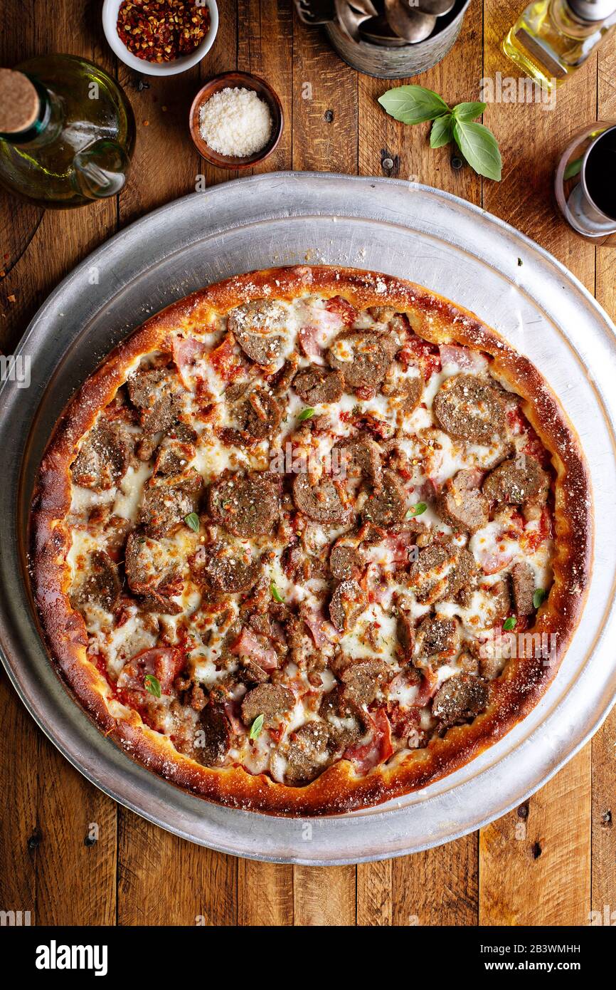 Chicago style deep dish cheese hi-res stock photography and images - Alamy